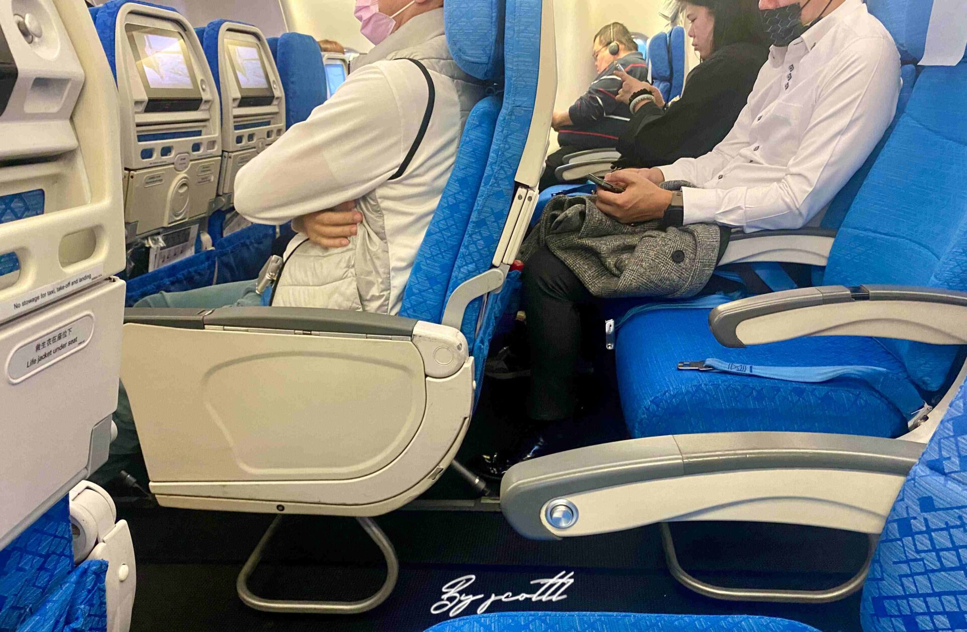 國泰航空 Cathay Pacific | CX402 香港HKG－台北桃園TPE A330 經濟艙航班、飛機餐